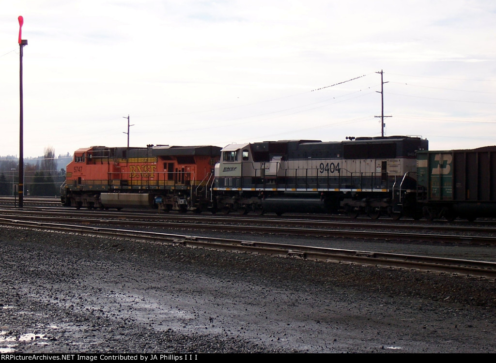 BNSF 5747 9404